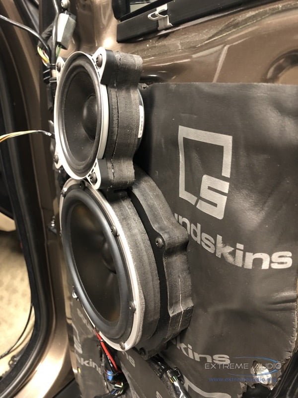 Custom Stereo System for Land Rover LR4 from Rockville