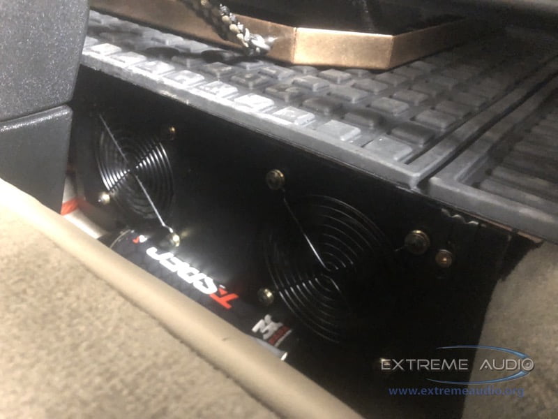 Custom Stereo System for Land Rover LR4 from Rockville